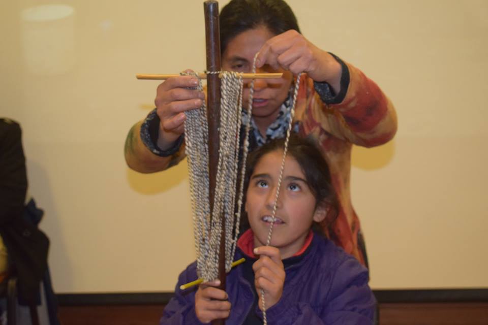 Niños y niñas conocieron el arte de la textilería Mapuche en el Museo ...